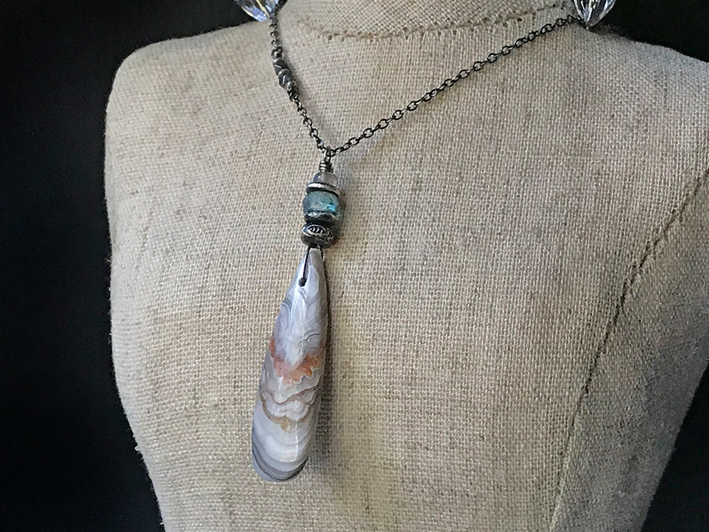 Laguna Lace Agate Pendant – Daisy Chains Jewelry